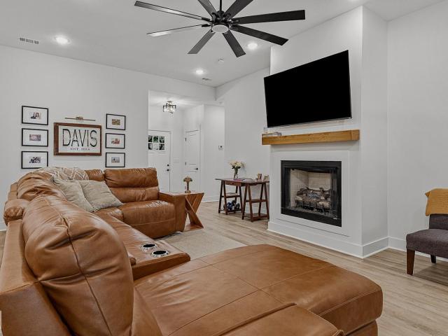 4308 Lynx Lane
