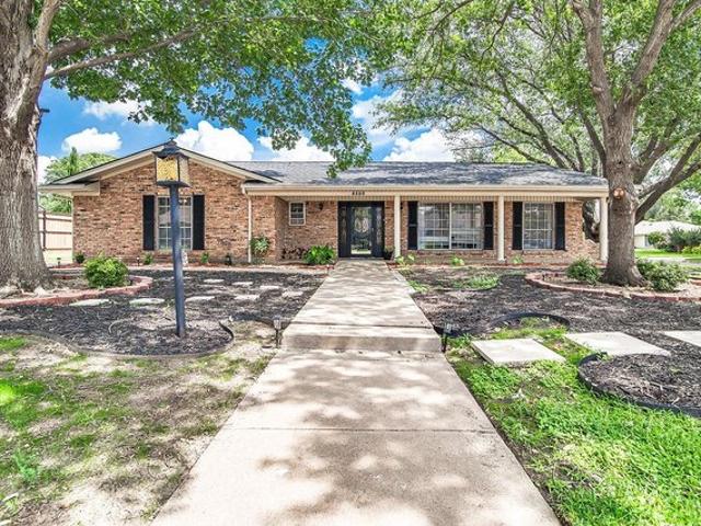 4300 Barcelona Dr, Fort Worth, TX 76133
