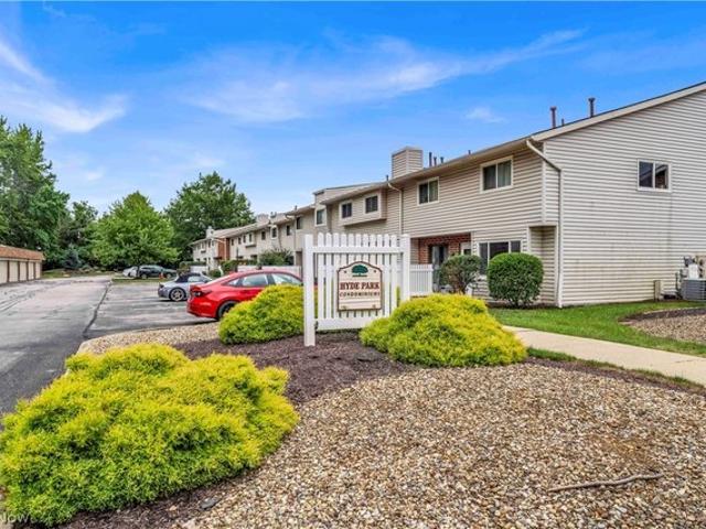 4300 Hyde Park Ct Unit 7, North Olmsted, OH 44070