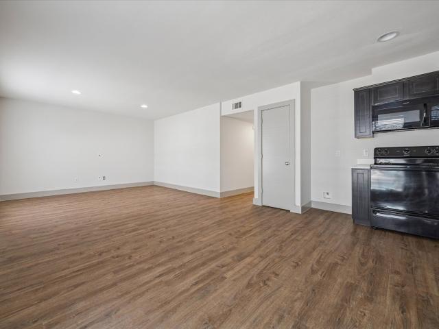 4300 Rosslyn Road 2