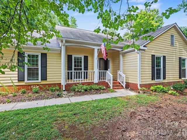4300 Saxonbury Way, Charlotte, NC 28269