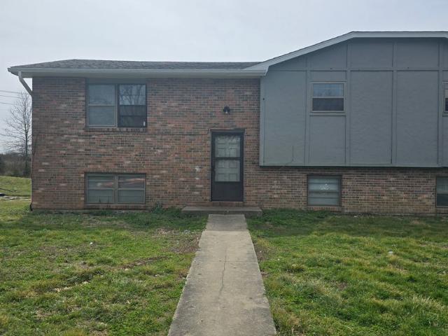 4300 4302 Santa Barbara Dr, 3 beds, 1 full and 1 half bath