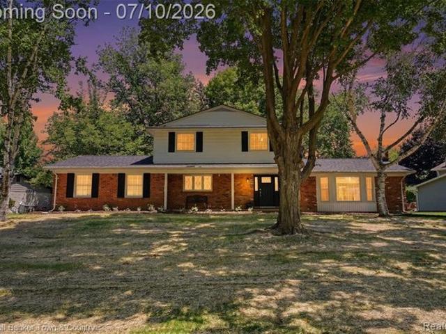 4301 Macqueen Dr, West Bloomfield Township, MI 48323