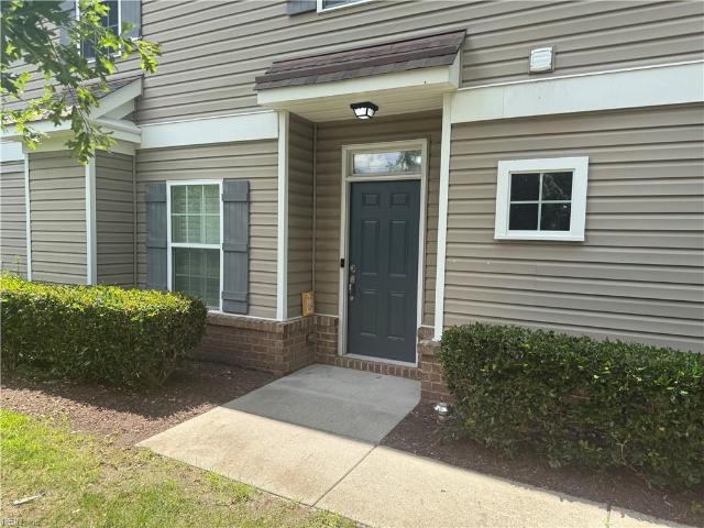 4301 Cattail LN