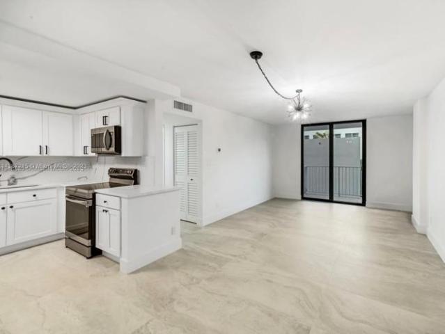 4301 Collins Ave #311, Miami Beach, FL 33140