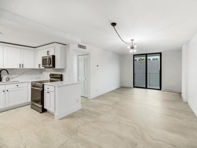 4301 Collins Ave #311, Miami Beach, FL 33140
