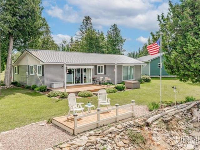 4301 Deerfield T Ln, Rapid River, MI 49878