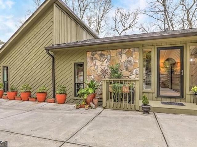 4301 Highland View NE, Roswell, GA 30075
