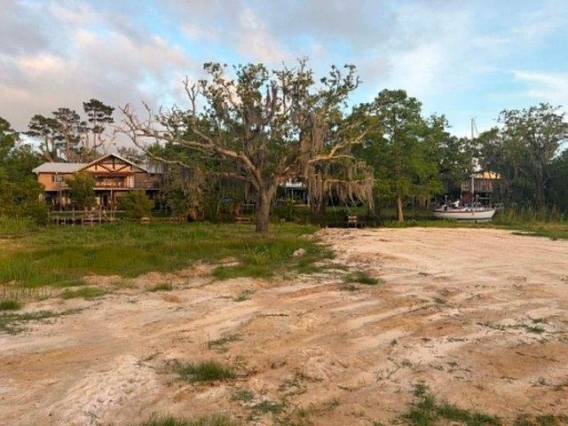4301 Riverside Dr, Pearlington, MS 39572