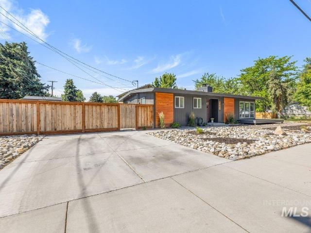 4301 W Camas St
