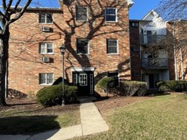 4301 W Shamrock Ln Apt 2D, Mchenry, IL 60050