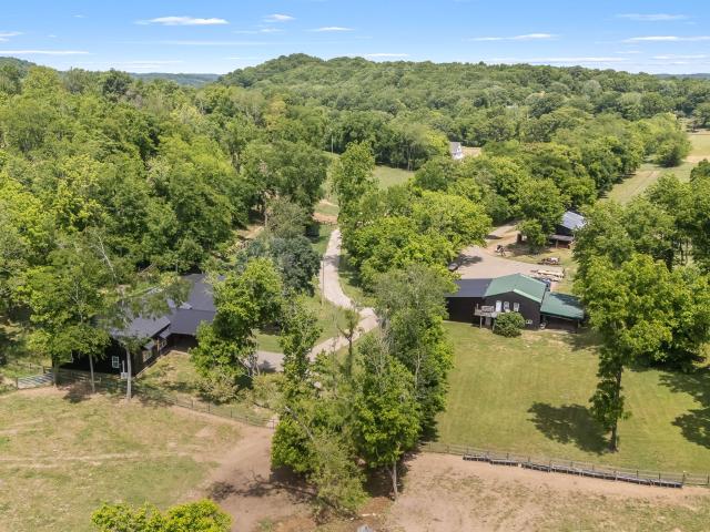 4303 Moore Ln