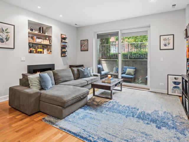 4303 N Kenmore Avenue # 1S