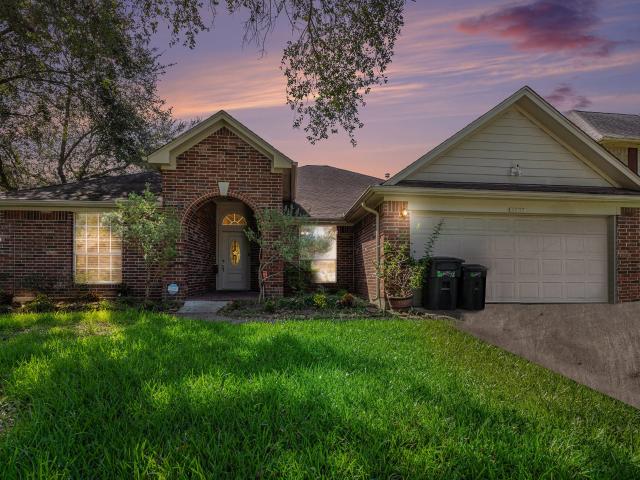 4303 Alysheba Ln, Friendswood, TX 77546 | MLS #9516 | Compass