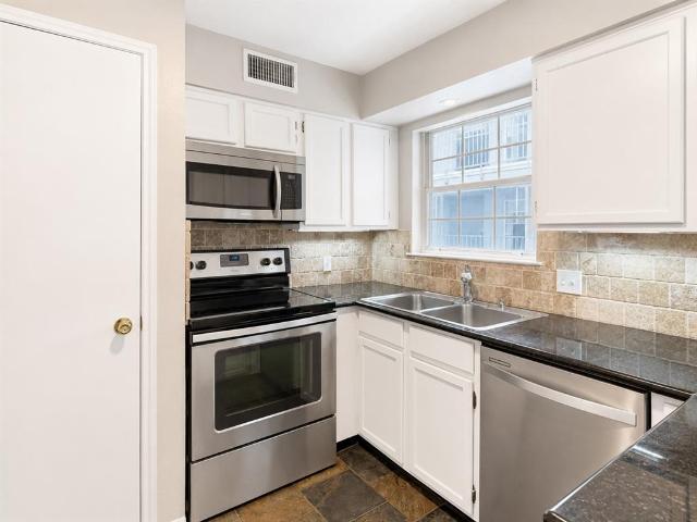 4303 Buena Vista Street # 202