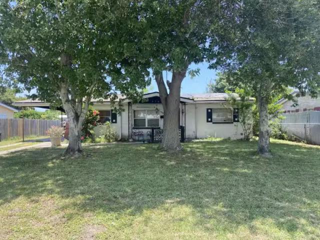 4303 PLOMPTON DR, MELBOURNE, FL 32935 Single Family Residence.