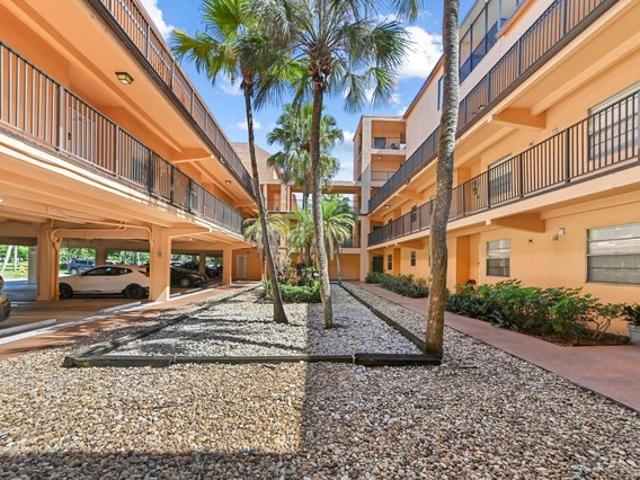 430 Commodore Dr Apt 217, Plantation, FL 33325