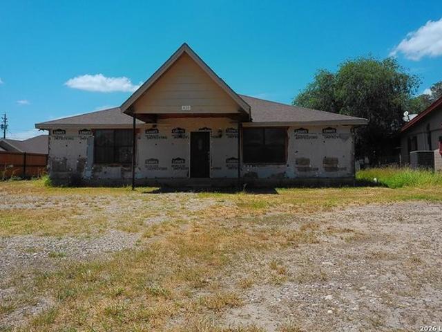 430 Chuck Wagon Rd, Eagle Pass, TX 78852