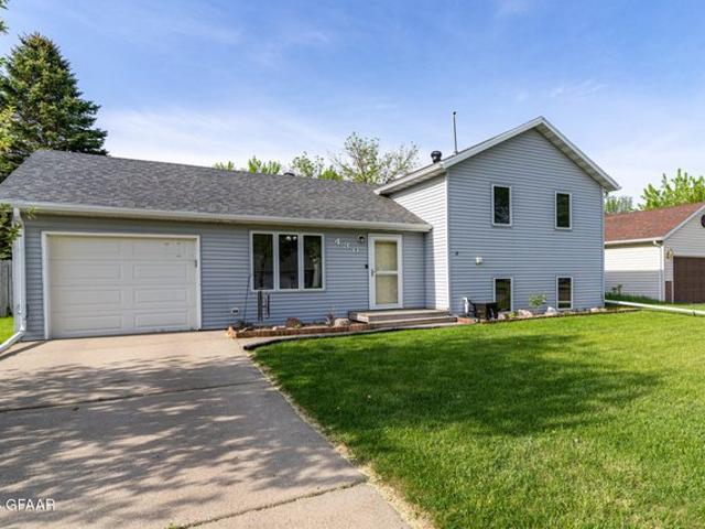 430 Burdick Ct, Grand Forks, ND 58203