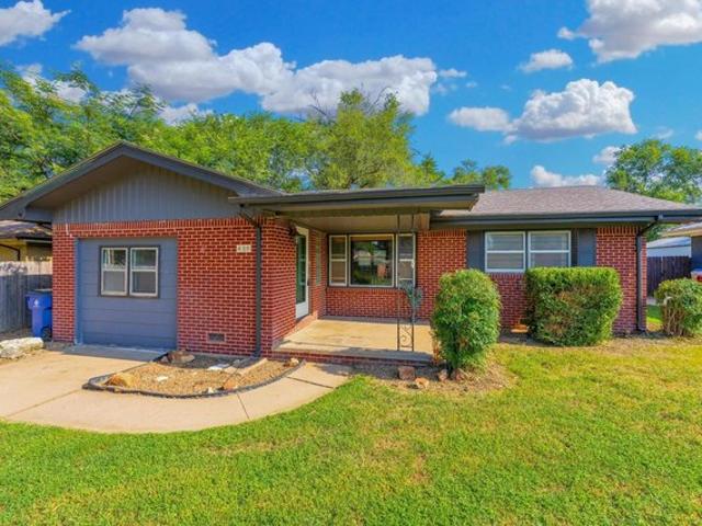 430 E 8th Ave, Belle Plaine, KS 67013
