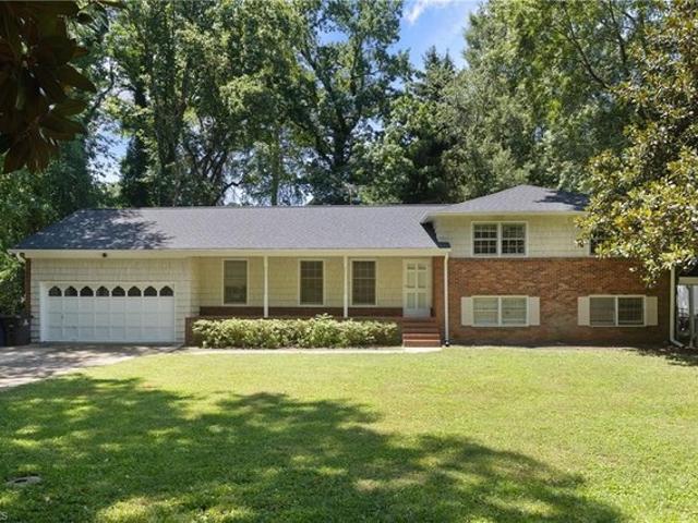 430 Flyntvalley Dr, Winston Salem, NC 27104