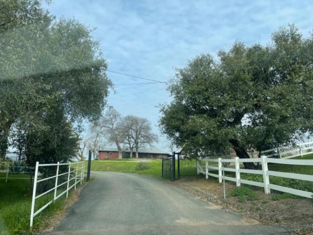 430 Hidden Acres Ln, Newcastle, CA 95658