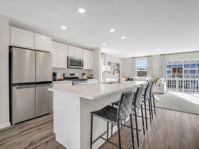 430 Lakeshore Ct, St. Charles, IL 60174 | MLS #12546