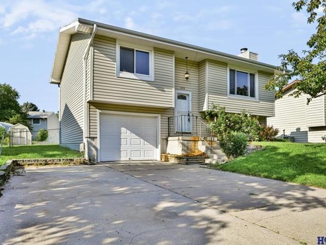 430 Laramie Trl, Lincoln, NE 68521