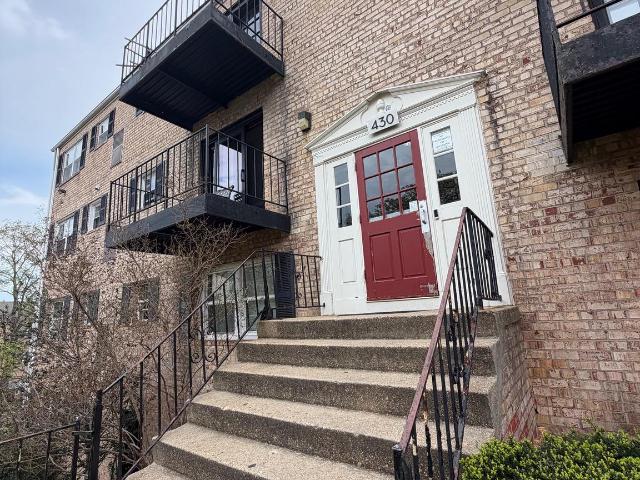 430 N Armistead St, Unit 103, Alexandria, VA 22312 | MLS #VAAX2058
