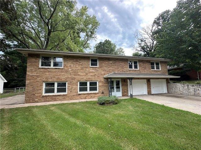 430 NW 58th St, Kansas City, MO 64118