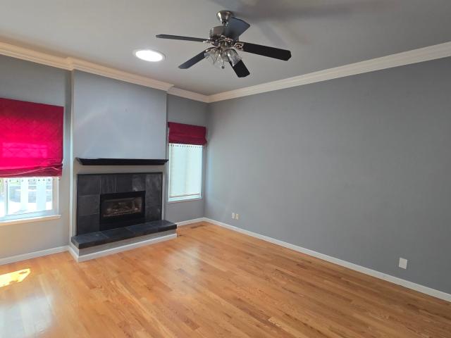 430 Woodbine Ln