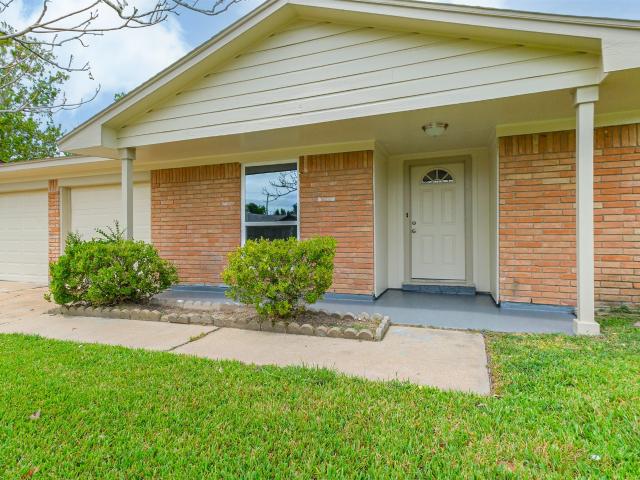 4314 Woodmont Dr, Houston, TX 77045 | MLS #92216 | Compass
