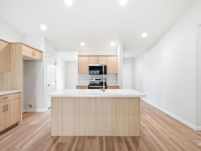 4315 Lamar St