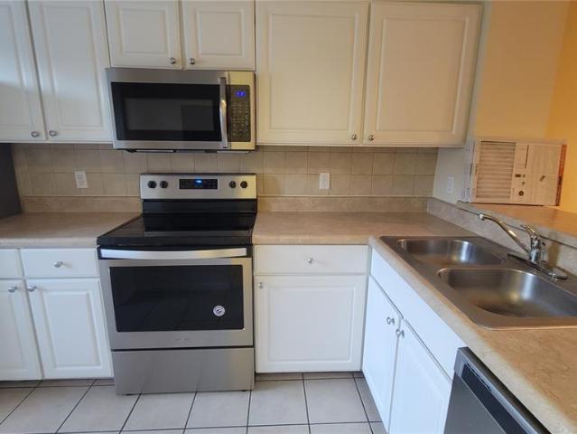4316 NW 48th St, Unit 106, Gainesville, FL 32606 | MLS #GC539774 | Compass