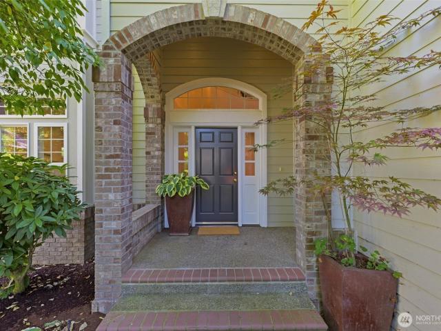 4316 N Foxglove Drive