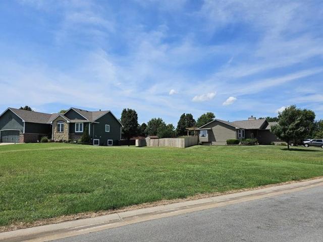 4317 Niblick Dr, Winfield, KS 67156