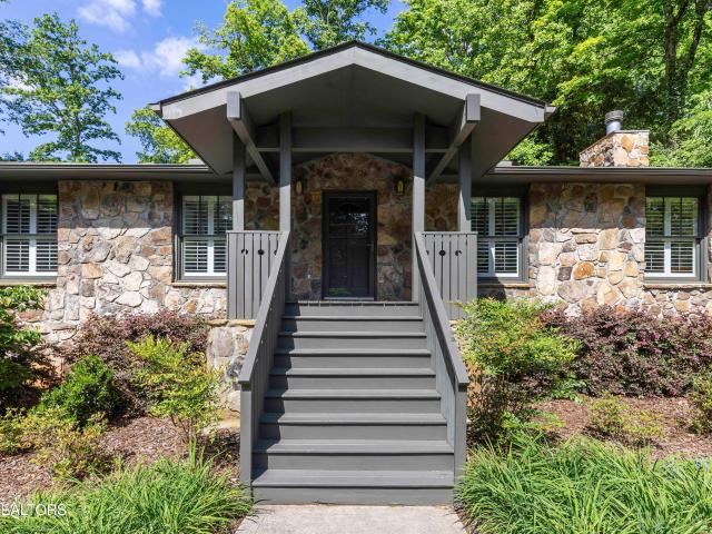 4317 Hiawatha Drive