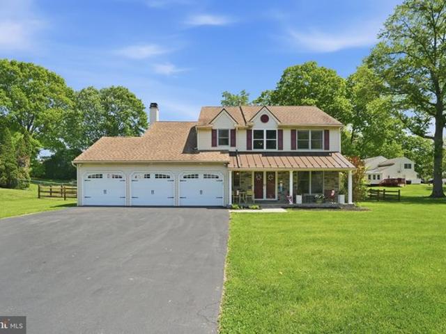 4317 Trophy Dr, Upper Chichester, PA 19061