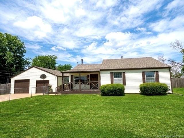 4318 Michigan St, Bartlesville, OK 74006