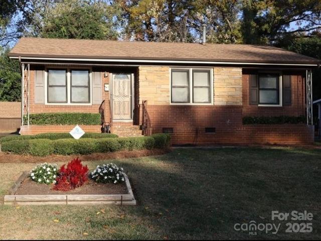 4318 Knollcrest Dr, Charlotte, NC 28208