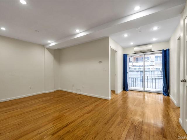 4318 Robinson Street 4D