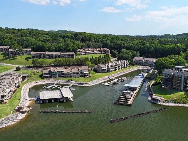 4319 Lakeshore Lane