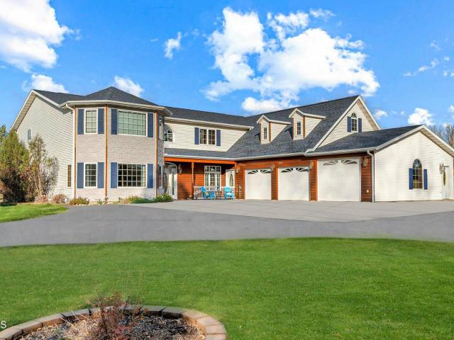 4310 Fernwood Dr, Bismarck, ND