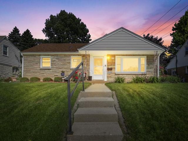 4310 W Anthony Dr, Greenfield, WI 53219