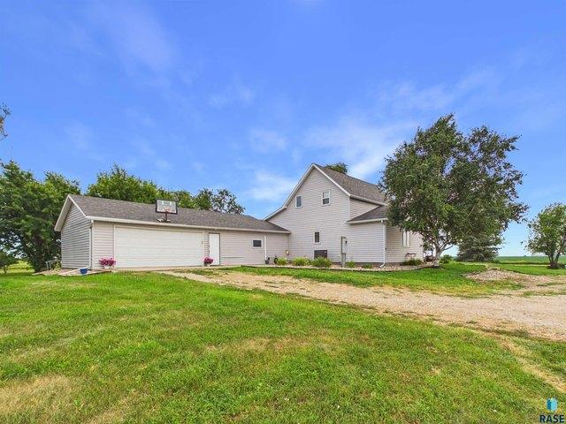 43116 th St, Howard, SD 57349