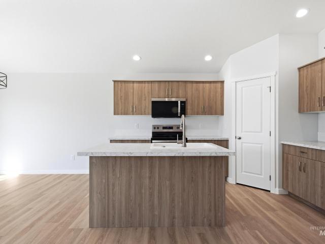 4311 Lamar St