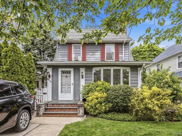 4311 Westmoreland St, Little Neck, NY 11363