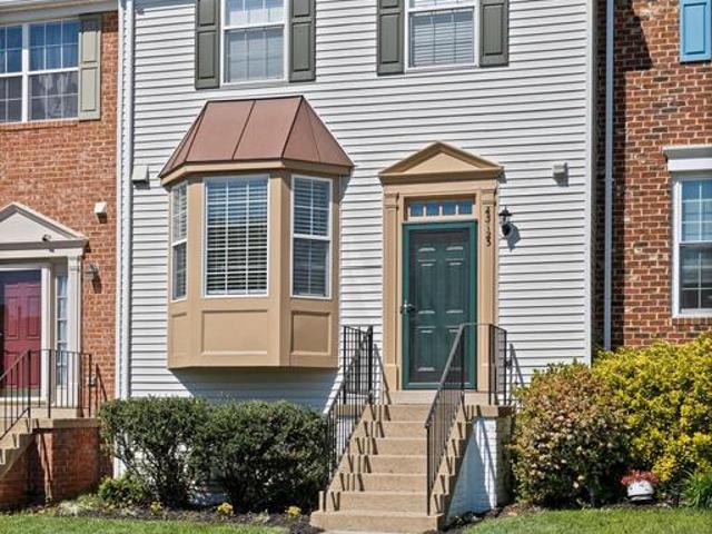 43123 Gatwick Square