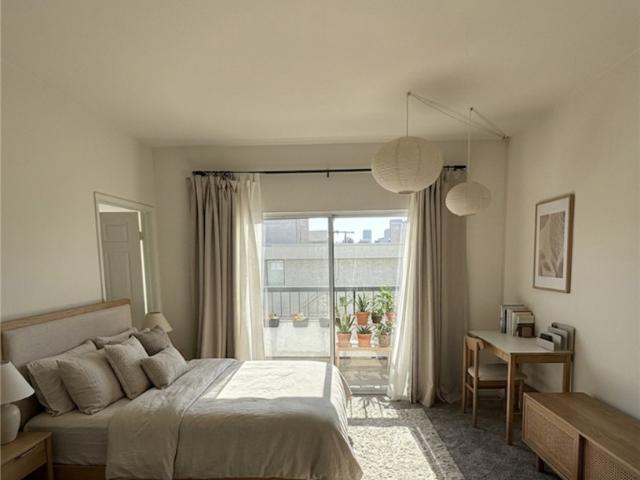 4313 Van Nuys 303