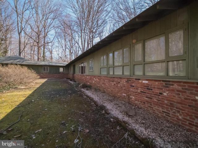 4313 Woodlark Drive
